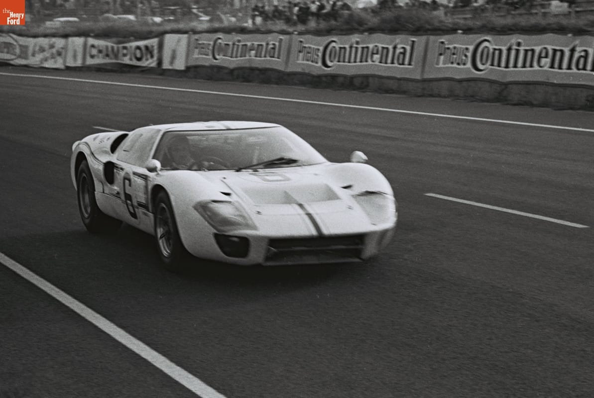 Ford Mark II B Driven by Jo Schlesser and Guy Ligier in the 24 Heures ...