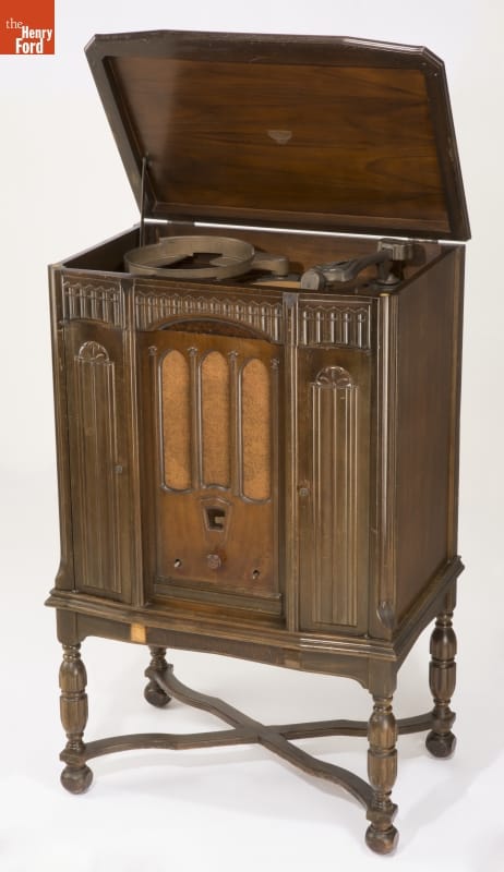RCA Victor Radio-Phonograph, Model RAE-26, 1931-1932